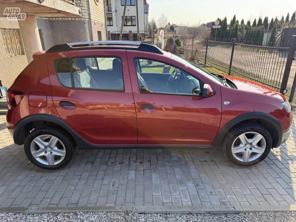 Sarkans Dacia Sandero 2015 Viļņa, ar dzinēja tilpumu 0.90 L un nobraukumu 61 tūkst. km par 4750 €, foto 4 vietnē AUTOMOTO.COM.LV