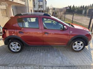 Red Dacia Sandero 2015 in Vilnius, with an engine capacity of 0.90 L and mileage of 61 thousand km for 4750 €, photo 4 on AUTOMOTO.COM.LV