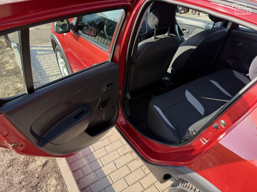Red Dacia Sandero 2015 in Vilnius, with an engine capacity of 0.90 L and mileage of 61 thousand km for 4750 €, photo 15 on AUTOMOTO.COM.LV