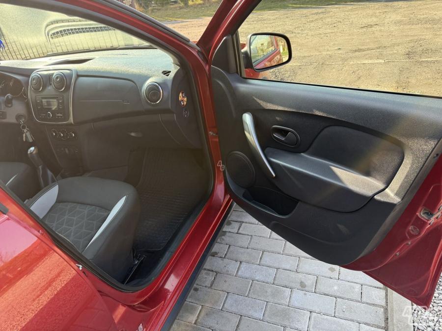 Red Dacia Sandero 2015 in Vilnius, with an engine capacity of 0.90 L and mileage of 61 thousand km for 4750 €, photo 25 on AUTOMOTO.COM.LV