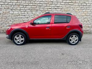 Sarkans Dacia Sandero 2015 Tallina, ar dzinēja tilpumu 1.50 L un nobraukumu 202 tūkst. km par 4600 €, foto 3 vietnē AUTOMOTO.COM.LV