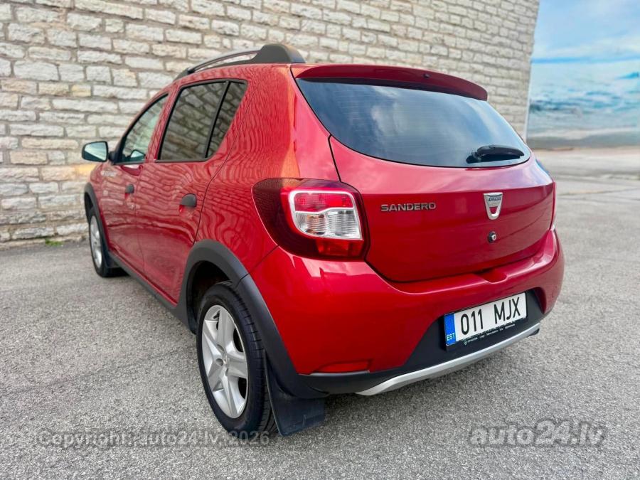 Sarkans Dacia Sandero 2015 Tallina, ar dzinēja tilpumu 1.50 L un nobraukumu 202 tūkst. km par 4600 €, foto 4 vietnē AUTOMOTO.COM.LV