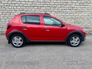 Sarkans Dacia Sandero 2015 Tallina, ar dzinēja tilpumu 1.50 L un nobraukumu 202 tūkst. km par 4600 €, foto 7 vietnē AUTOMOTO.COM.LV