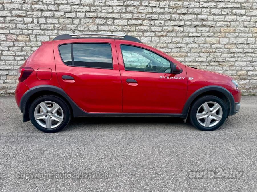 Sarkans Dacia Sandero 2015 Tallina, ar dzinēja tilpumu 1.50 L un nobraukumu 202 tūkst. km par 4600 €, foto 7 vietnē AUTOMOTO.COM.LV