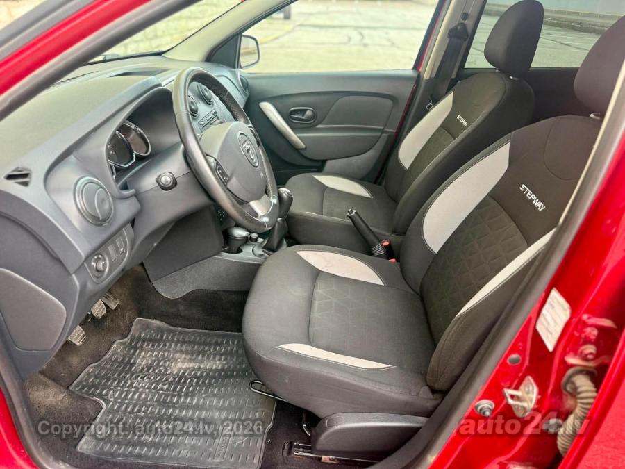 Sarkans Dacia Sandero 2015 Tallina, ar dzinēja tilpumu 1.50 L un nobraukumu 202 tūkst. km par 4600 €, foto 11 vietnē AUTOMOTO.COM.LV