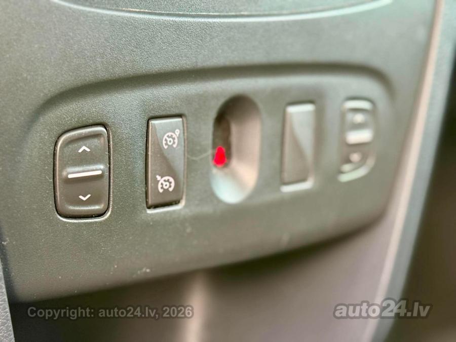Sarkans Dacia Sandero 2015 Tallina, ar dzinēja tilpumu 1.50 L un nobraukumu 202 tūkst. km par 4600 €, foto 19 vietnē AUTOMOTO.COM.LV