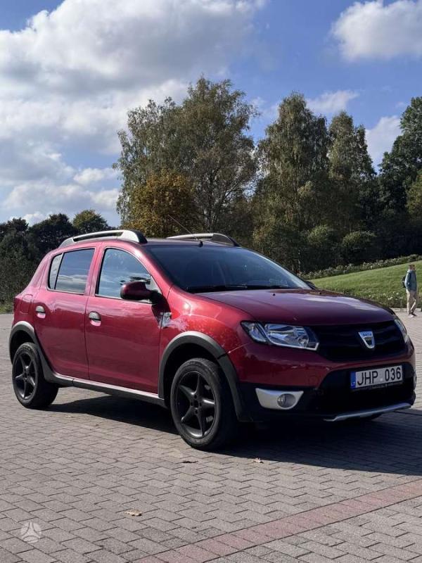 Sarkans Dacia Sandero 2015 Viļņa, ar dzinēja tilpumu 1.46 L un nobraukumu 155 tūkst. km par 4200 €, foto 1 vietnē AUTOMOTO.COM.LV