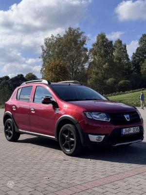 Sarkans Dacia Sandero 2015 Viļņa, ar dzinēja tilpumu 1.46 L un nobraukumu 155 tūkst. km par 4200 €, foto  vietnē AUTOMOTO.COM.LV