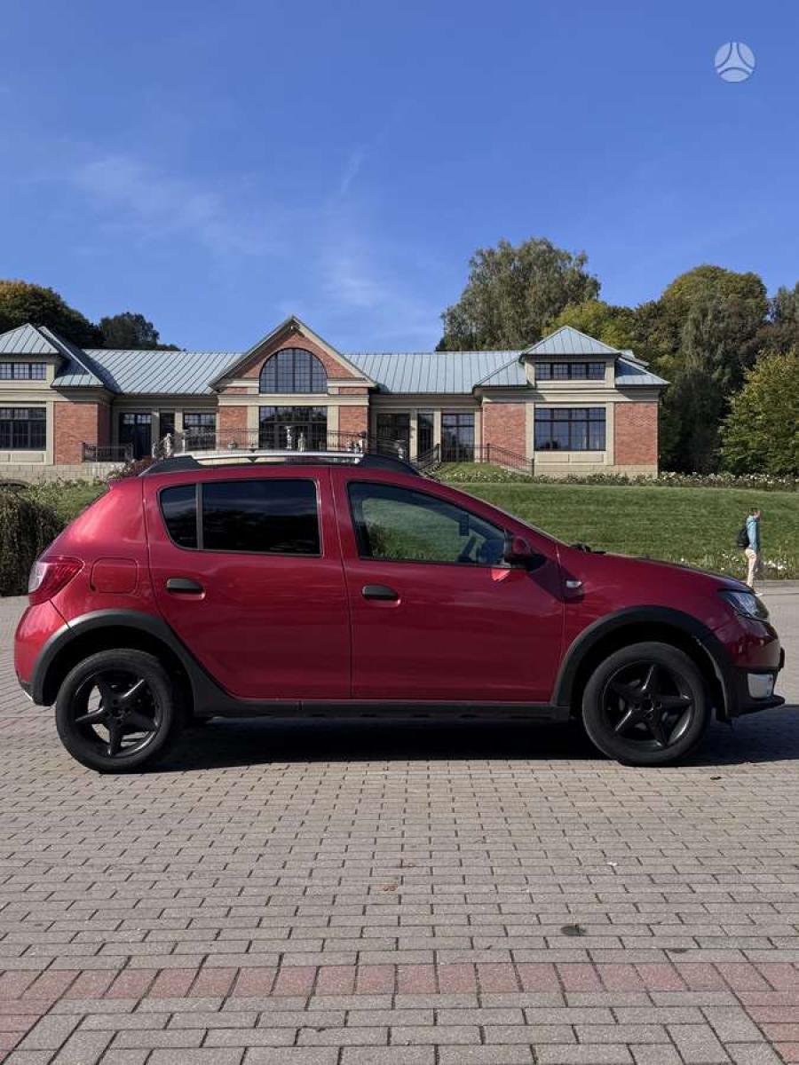 Sarkans Dacia Sandero 2015 Viļņa, ar dzinēja tilpumu 1.46 L un nobraukumu 155 tūkst. km par 4200 €, foto 3 vietnē AUTOMOTO.COM.LV