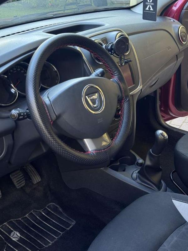 Sarkans Dacia Sandero 2015 Viļņa, ar dzinēja tilpumu 1.46 L un nobraukumu 155 tūkst. km par 4200 €, foto 9 vietnē AUTOMOTO.COM.LV