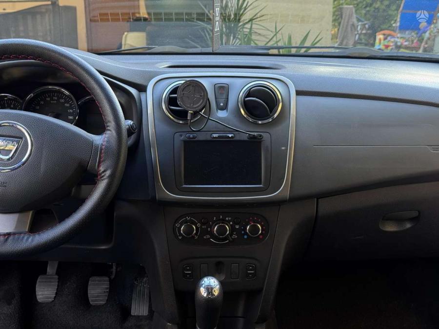 Sarkans Dacia Sandero 2015 Viļņa, ar dzinēja tilpumu 1.46 L un nobraukumu 155 tūkst. km par 4200 €, foto 12 vietnē AUTOMOTO.COM.LV