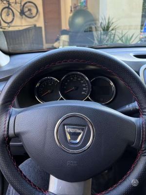 Sarkans Dacia Sandero 2015 Viļņa, ar dzinēja tilpumu 1.46 L un nobraukumu 155 tūkst. km par 4200 €, foto 13 vietnē AUTOMOTO.COM.LV