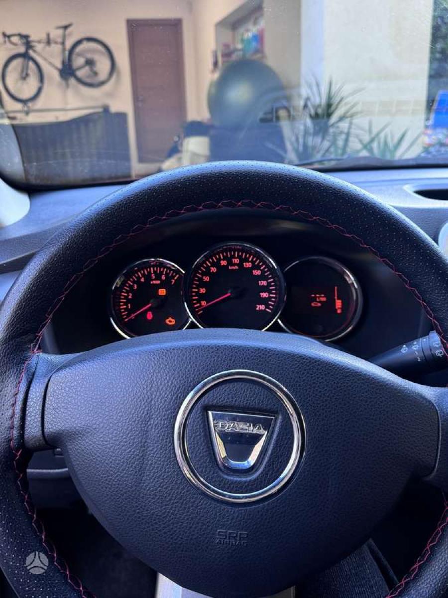 Sarkans Dacia Sandero 2015 Viļņa, ar dzinēja tilpumu 1.46 L un nobraukumu 155 tūkst. km par 4200 €, foto 15 vietnē AUTOMOTO.COM.LV