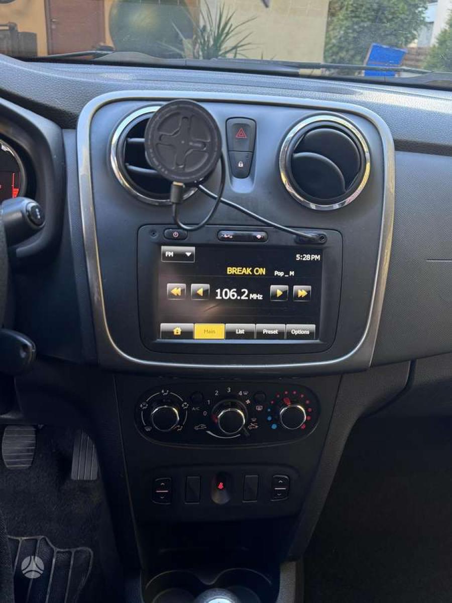 Sarkans Dacia Sandero 2015 Viļņa, ar dzinēja tilpumu 1.46 L un nobraukumu 155 tūkst. km par 4200 €, foto 16 vietnē AUTOMOTO.COM.LV