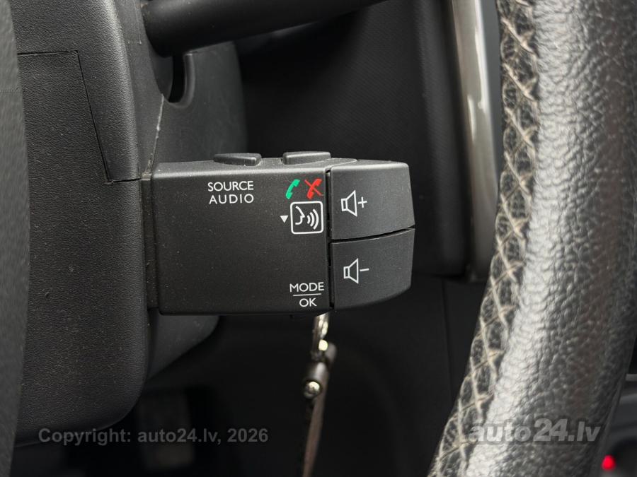 Red Dacia Sandero 2016 in Parnu, with an engine capacity of 0.90 L and mileage of 132 thousand km for 5990 €, photo 13 on AUTOMOTO.COM.LV
