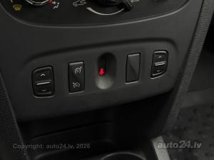 Red Dacia Sandero 2016 in Parnu, with an engine capacity of 0.90 L and mileage of 132 thousand km for 5990 €, photo 14 on AUTOMOTO.COM.LV