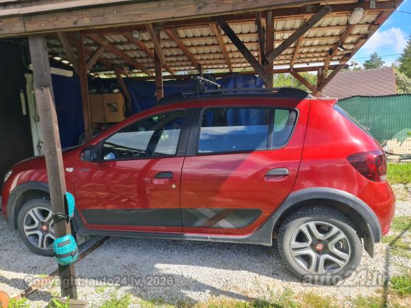 Red Dacia Sandero 2019 in Tallinn, with an engine capacity of 0.90 L and mileage of 99 thousand km for 5500 €, photo 4 on AUTOMOTO.COM.LV