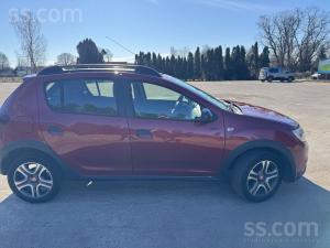 Red Dacia Sandero 2020 in Riga, with an engine capacity of 0.90 L and mileage of 146 thousand km for 4800 €, photo 4 on AUTOMOTO.COM.LV