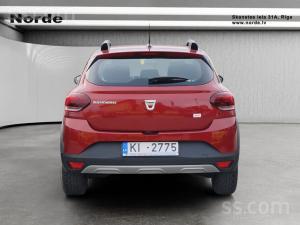 Red Dacia Sandero 2021 in Riga, with an engine capacity of 1.00 L and mileage of 54 thousand km for 10950 €, photo 4 on AUTOMOTO.COM.LV