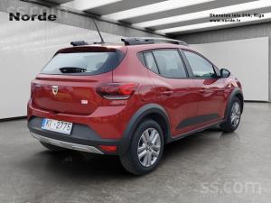 Red Dacia Sandero 2021 in Riga, with an engine capacity of 1.00 L and mileage of 54 thousand km for 10950 €, photo 5 on AUTOMOTO.COM.LV