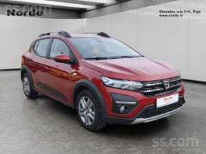 Red Dacia Sandero 2021 in Riga, with an engine capacity of 1.00 L and mileage of 54 thousand km for 10950 €, photo 6 on AUTOMOTO.COM.LV