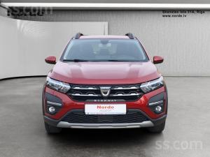 Red Dacia Sandero 2021 in Riga, with an engine capacity of 1.00 L and mileage of 54 thousand km for 10950 €, photo 7 on AUTOMOTO.COM.LV