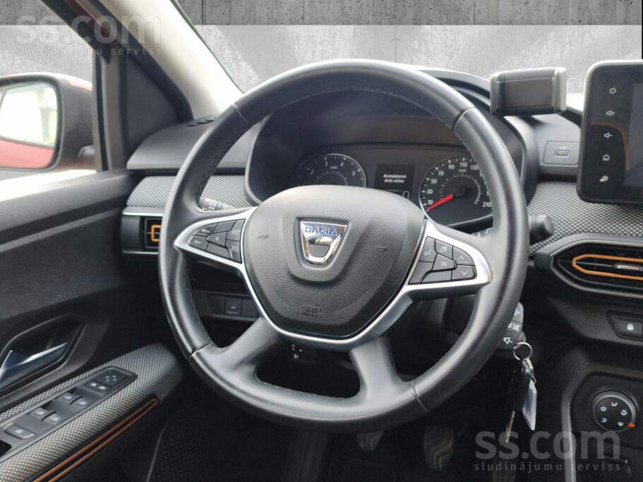 Red Dacia Sandero 2021 in Riga, with an engine capacity of 1.00 L and mileage of 54 thousand km for 10950 €, photo 13 on AUTOMOTO.COM.LV