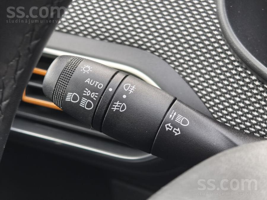 Red Dacia Sandero 2021 in Riga, with an engine capacity of 1.00 L and mileage of 54 thousand km for 10950 €, photo 16 on AUTOMOTO.COM.LV