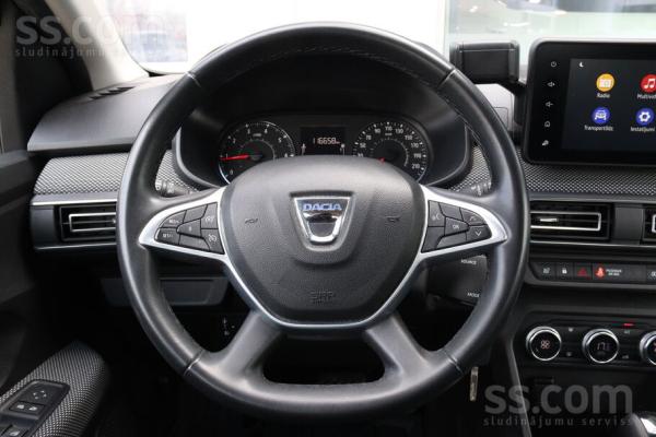 Red Dacia Sandero 2022 in Riga, with an engine capacity of 1.00 L and mileage of 117 thousand km for 8990 €, photo 10 on AUTOMOTO.COM.LV