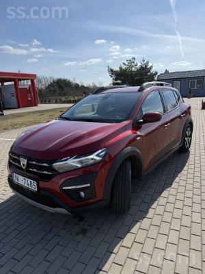 Красный Дачия Сандеро 2022 в Рига, объемом двигателя 1.00 л и пробегом 33 тыс. км за 11800 €, фото  на AUTOMOTO.COM.LV