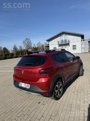 Red Dacia Sandero 2022 in Riga, with an engine capacity of 1.00 L and mileage of 33 thousand km for 11800 €, photo 4 on AUTOMOTO.COM.LV