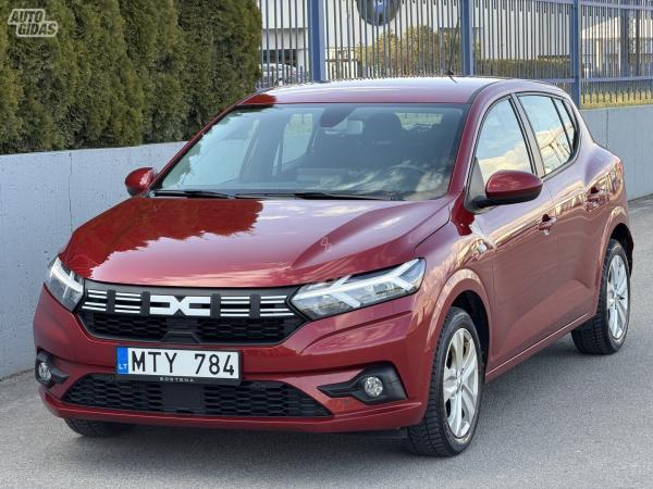 Sarkans Dacia Sandero 2023 Viļņa, ar dzinēja tilpumu 1.00 L un nobraukumu 80 tūkst. km par 13000 €, foto  vietnē AUTOMOTO.COM.LV