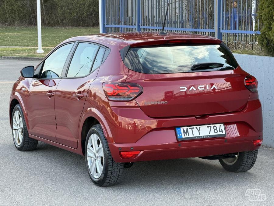 Sarkans Dacia Sandero 2023 Viļņa, ar dzinēja tilpumu 1.00 L un nobraukumu 80 tūkst. km par 13000 €, foto 3 vietnē AUTOMOTO.COM.LV