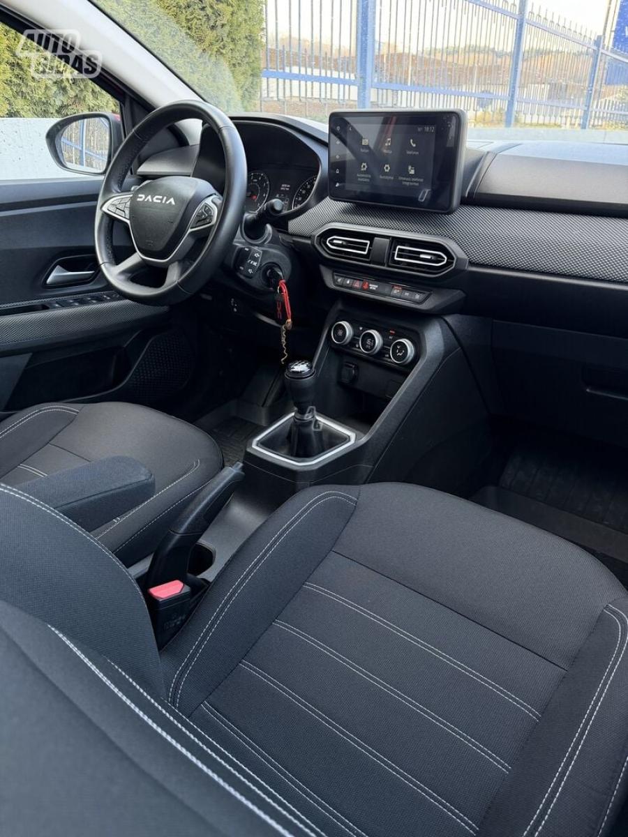 Sarkans Dacia Sandero 2023 Viļņa, ar dzinēja tilpumu 1.00 L un nobraukumu 80 tūkst. km par 13000 €, foto 11 vietnē AUTOMOTO.COM.LV