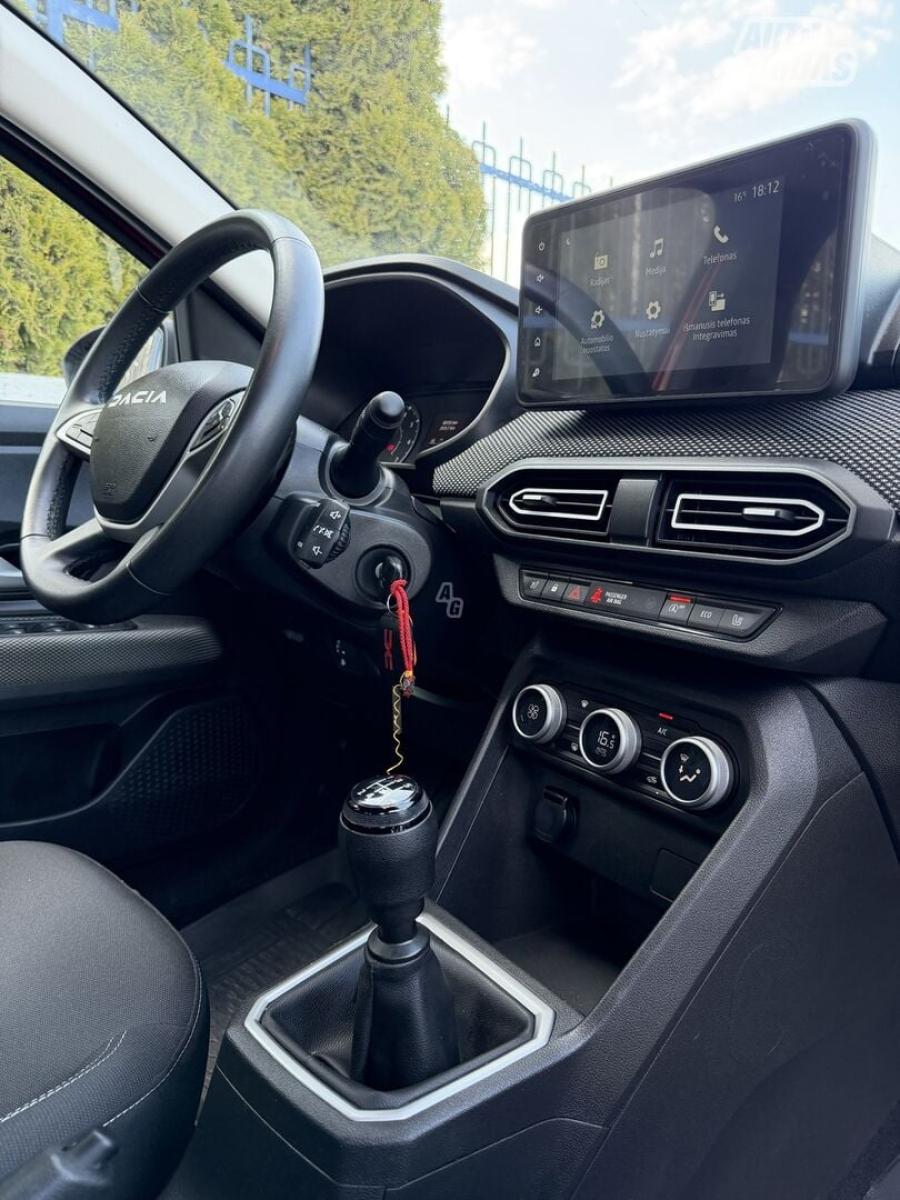 Sarkans Dacia Sandero 2023 Viļņa, ar dzinēja tilpumu 1.00 L un nobraukumu 80 tūkst. km par 13000 €, foto 12 vietnē AUTOMOTO.COM.LV