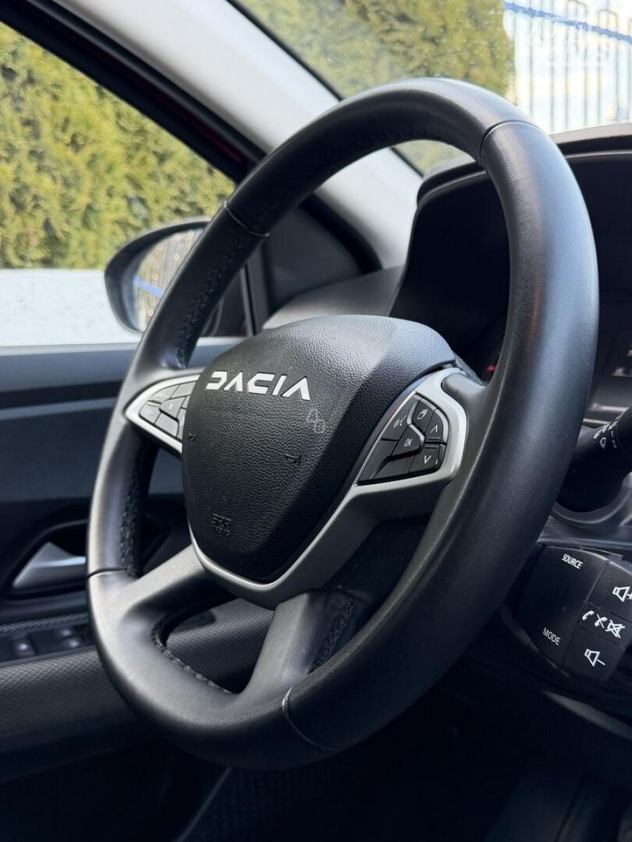 Sarkans Dacia Sandero 2023 Viļņa, ar dzinēja tilpumu 1.00 L un nobraukumu 80 tūkst. km par 13000 €, foto 13 vietnē AUTOMOTO.COM.LV