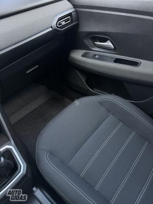 Sarkans Dacia Sandero 2023 Viļņa, ar dzinēja tilpumu 1.00 L un nobraukumu 80 tūkst. km par 13000 €, foto 22 vietnē AUTOMOTO.COM.LV
