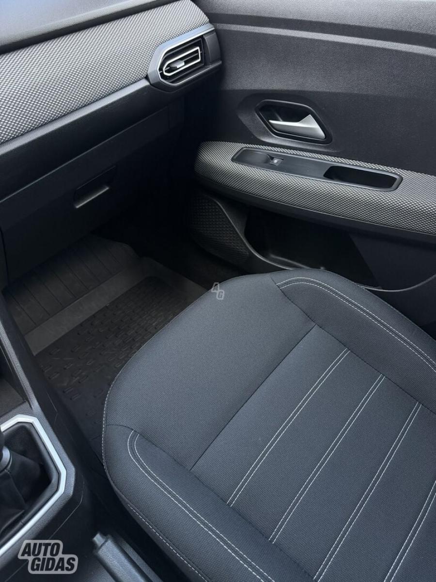 Sarkans Dacia Sandero 2023 Viļņa, ar dzinēja tilpumu 1.00 L un nobraukumu 80 tūkst. km par 13000 €, foto 22 vietnē AUTOMOTO.COM.LV