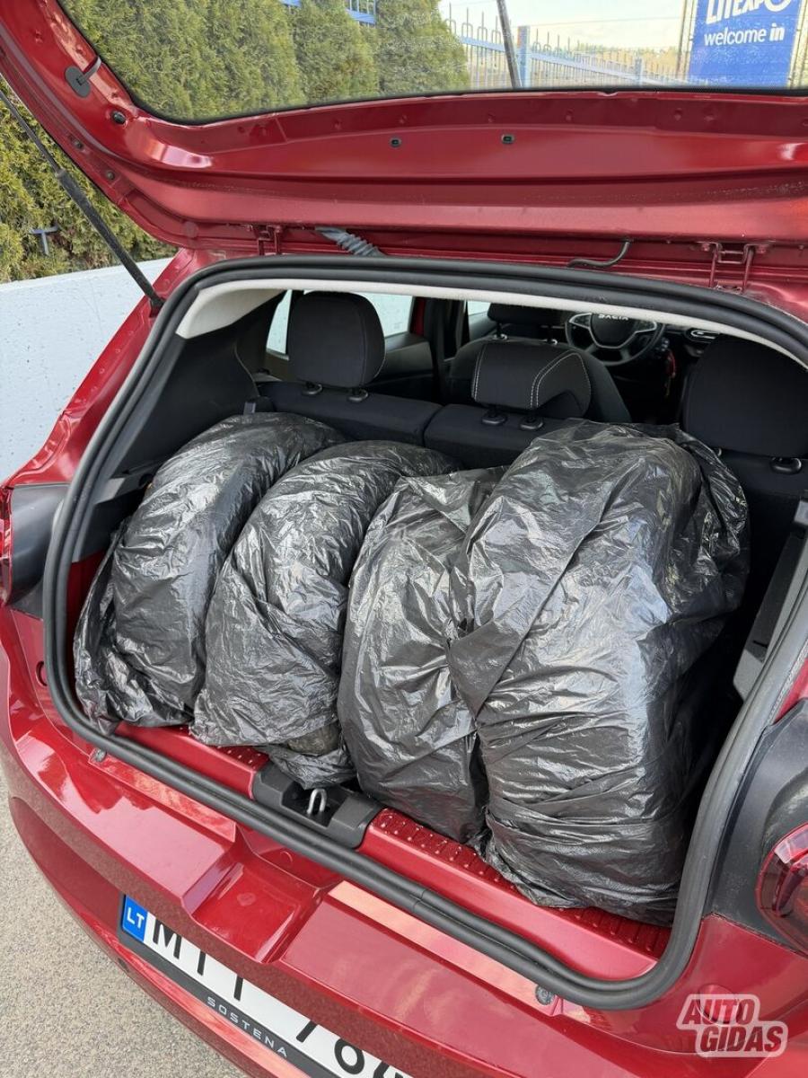 Sarkans Dacia Sandero 2023 Viļņa, ar dzinēja tilpumu 1.00 L un nobraukumu 80 tūkst. km par 13000 €, foto 25 vietnē AUTOMOTO.COM.LV