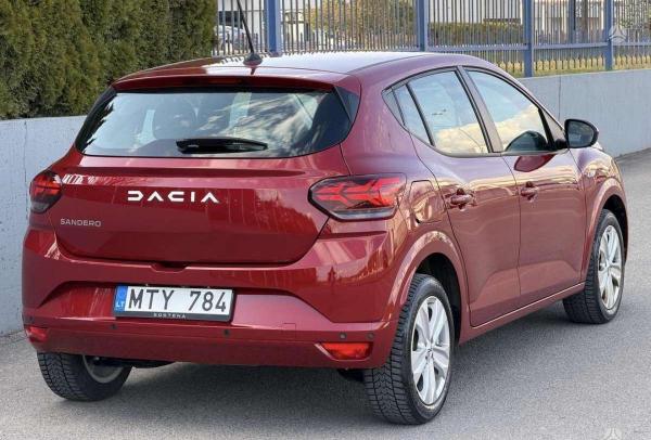 Red Dacia Sandero 2023 in Vilnius, with an engine capacity of 1.00 L and mileage of 80 thousand km for 11200 €, photo 3 on AUTOMOTO.COM.LV