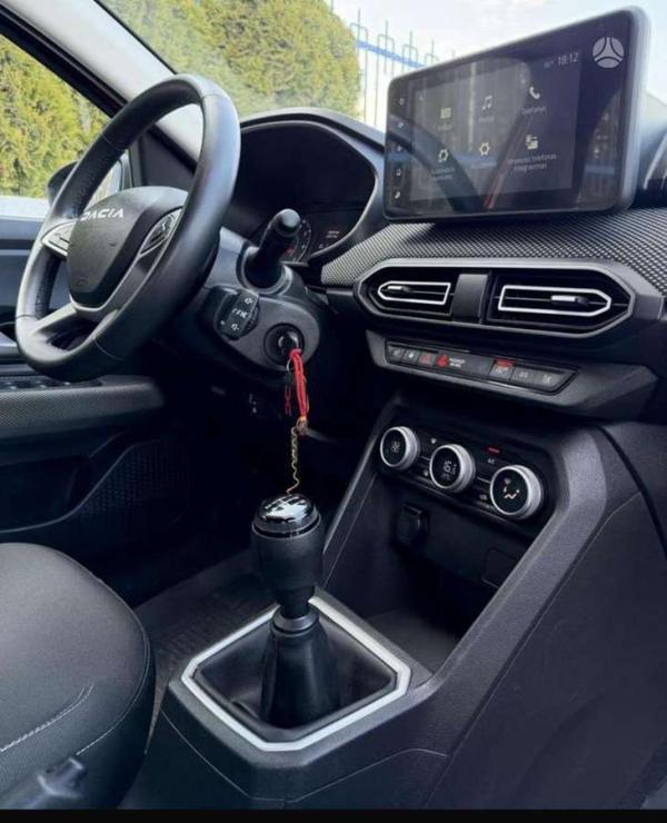 Red Dacia Sandero 2023 in Vilnius, with an engine capacity of 1.00 L and mileage of 80 thousand km for 11200 €, photo 6 on AUTOMOTO.COM.LV