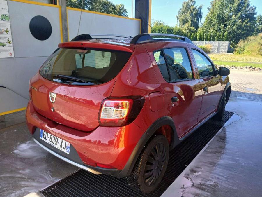 Sarkans Dacia Sandero 2016 Tauragė, ar dzinēja tilpumu 1.50 L un nobraukumu 229 tūkst. km par 4200 €, foto 4 vietnē AUTOMOTO.COM.LV
