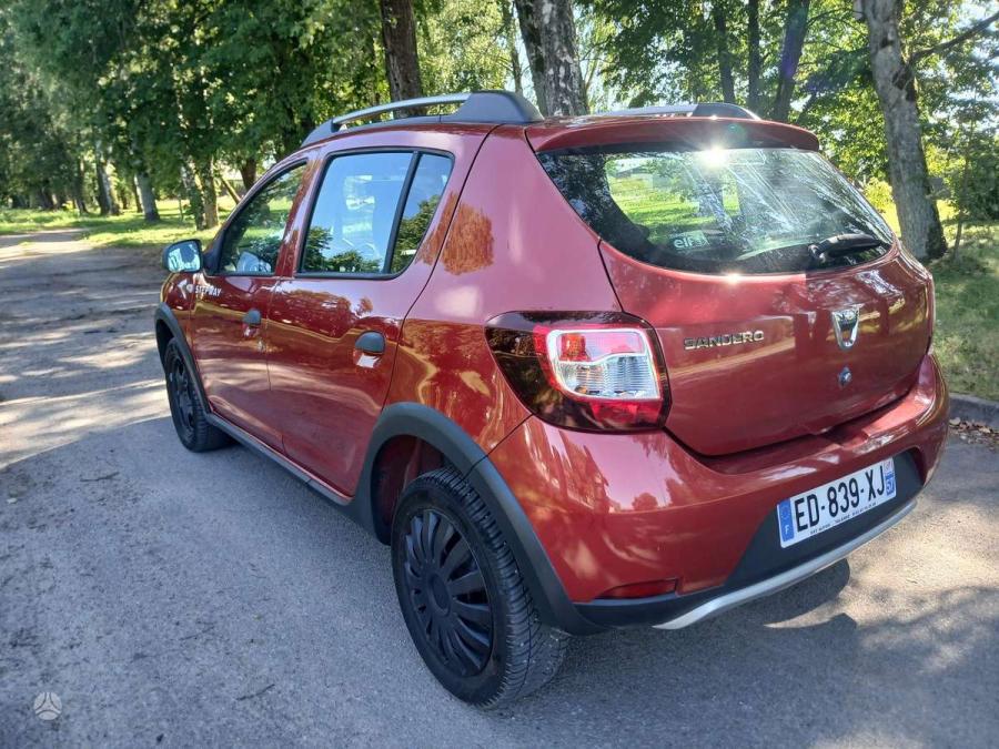 Sarkans Dacia Sandero 2016 Tauragė, ar dzinēja tilpumu 1.50 L un nobraukumu 229 tūkst. km par 4200 €, foto 9 vietnē AUTOMOTO.COM.LV