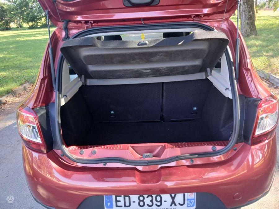 Sarkans Dacia Sandero 2016 Tauragė, ar dzinēja tilpumu 1.50 L un nobraukumu 229 tūkst. km par 4200 €, foto 12 vietnē AUTOMOTO.COM.LV