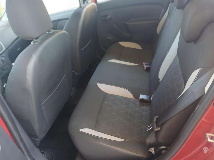 Sarkans Dacia Sandero 2016 Tauragė, ar dzinēja tilpumu 1.50 L un nobraukumu 229 tūkst. km par 4200 €, foto 18 vietnē AUTOMOTO.COM.LV