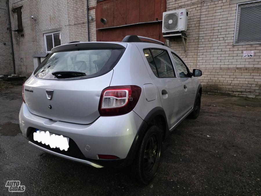 Grey Dacia sandero-stepway 2017 in Kaunas, with an engine capacity of 0.90 L and mileage of 135 thousand km for 4500 €, photo 8 on AUTOMOTO.COM.LV