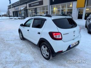 White Dacia Sandero 2015 in Narva, with an engine capacity of 0.90 L and mileage of 66 thousand km for 5490 €, photo 3 on AUTOMOTO.COM.LV