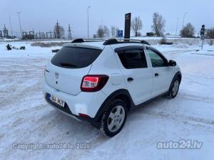 White Dacia Sandero 2015 in Narva, with an engine capacity of 0.90 L and mileage of 66 thousand km for 5490 €, photo 4 on AUTOMOTO.COM.LV