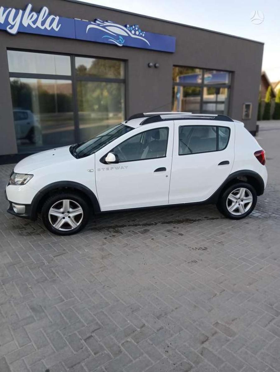White Dacia Sandero 2016 in Taurage, with an engine capacity of 1.46 L and mileage of 240 thousand km for 3650 €, photo 10 on AUTOMOTO.COM.LV