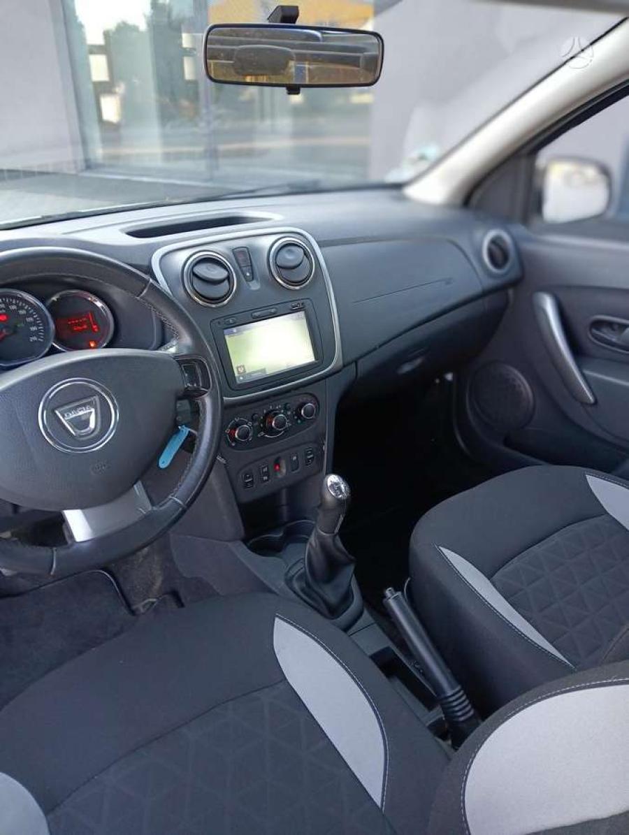 White Dacia Sandero 2016 in Taurage, with an engine capacity of 1.46 L and mileage of 240 thousand km for 3650 €, photo 26 on AUTOMOTO.COM.LV